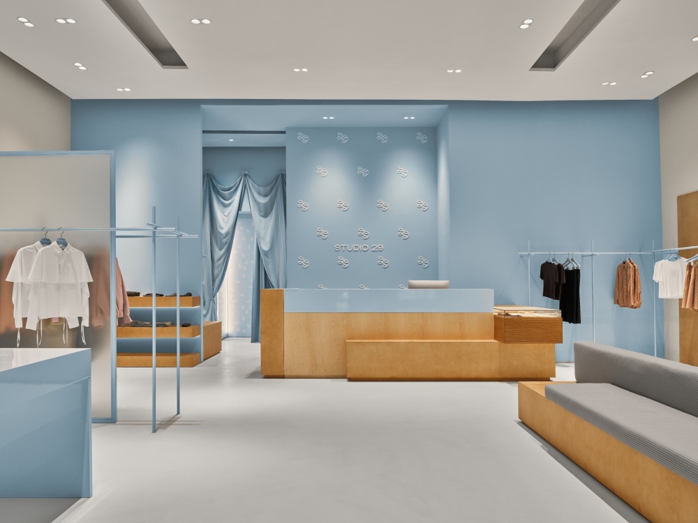 通过不同深浅层次的蓝色渐变材质碰撞营造呼吸感服装店设计 - 戈者设计 | 戈者设计